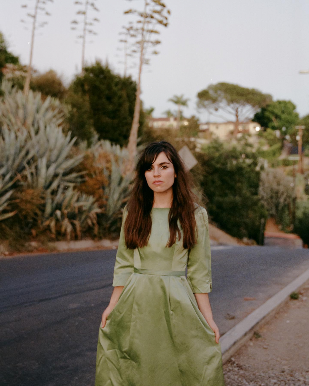 Mira el video para “Wake UP!” de Hazel English - N. A. C. O. Magazine